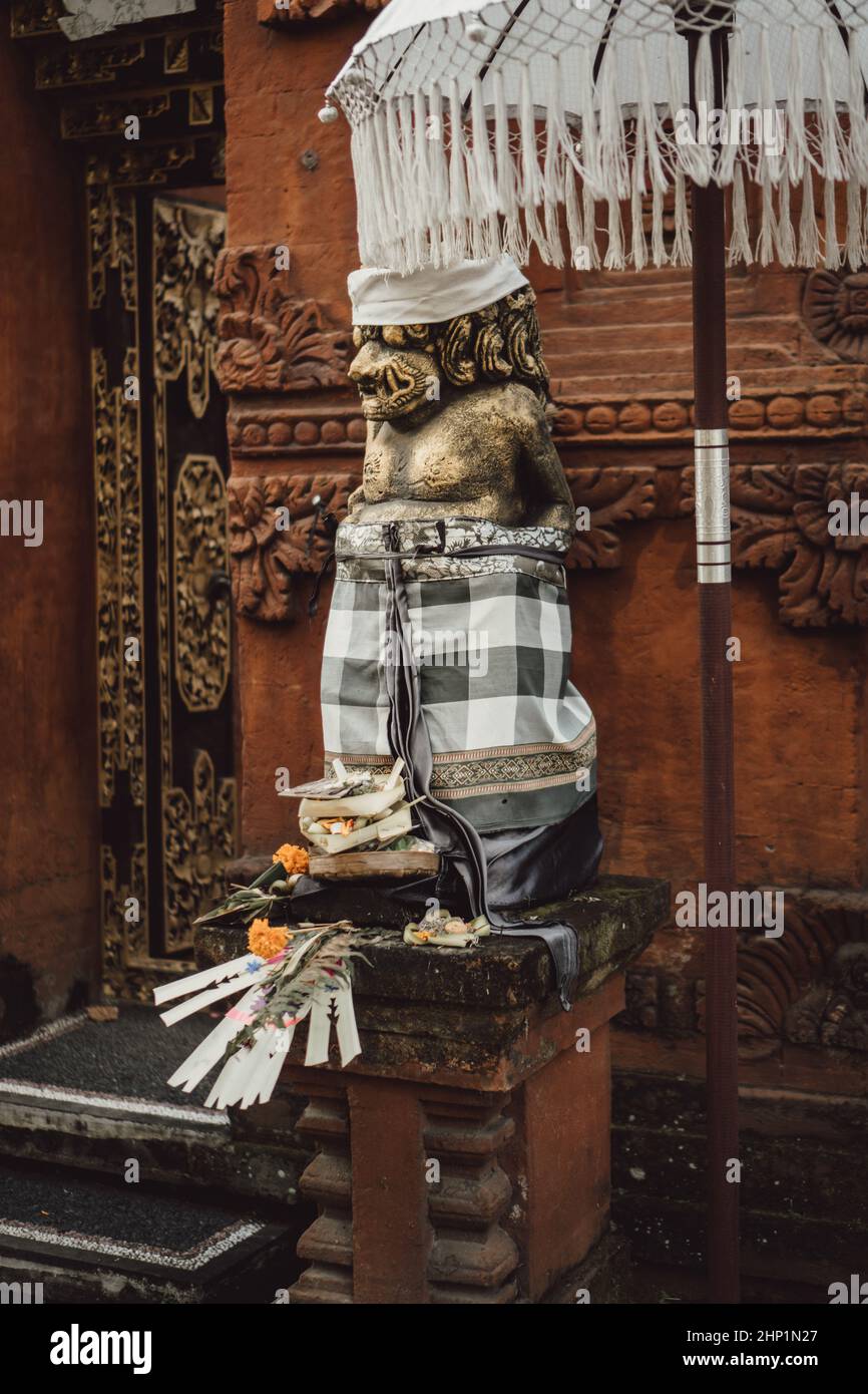 Traditional ancient balinese hindu statue in Bali temple Stock Photo ...