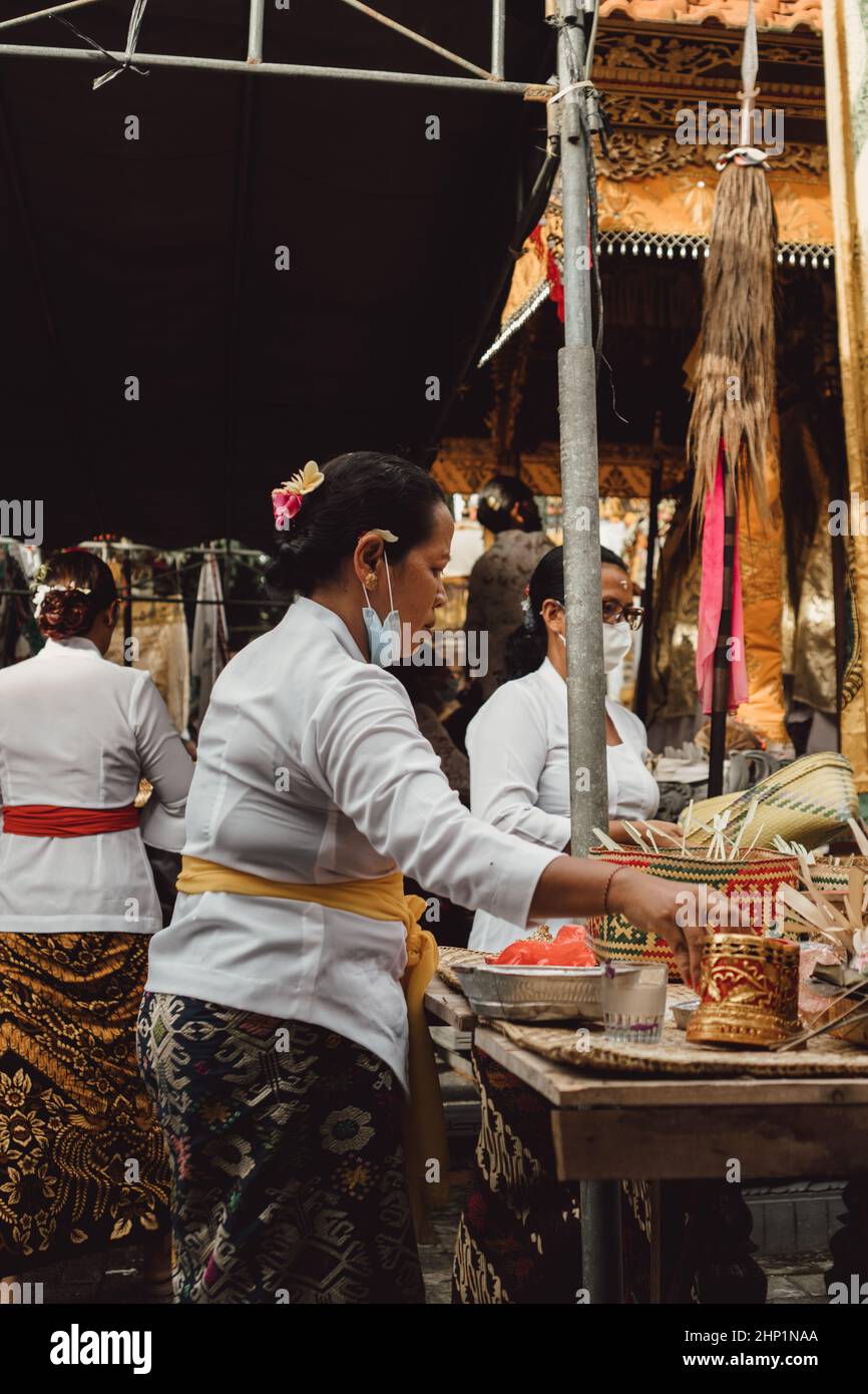 Ritual blessing during hindu ceremony hi-res stock photography and ...