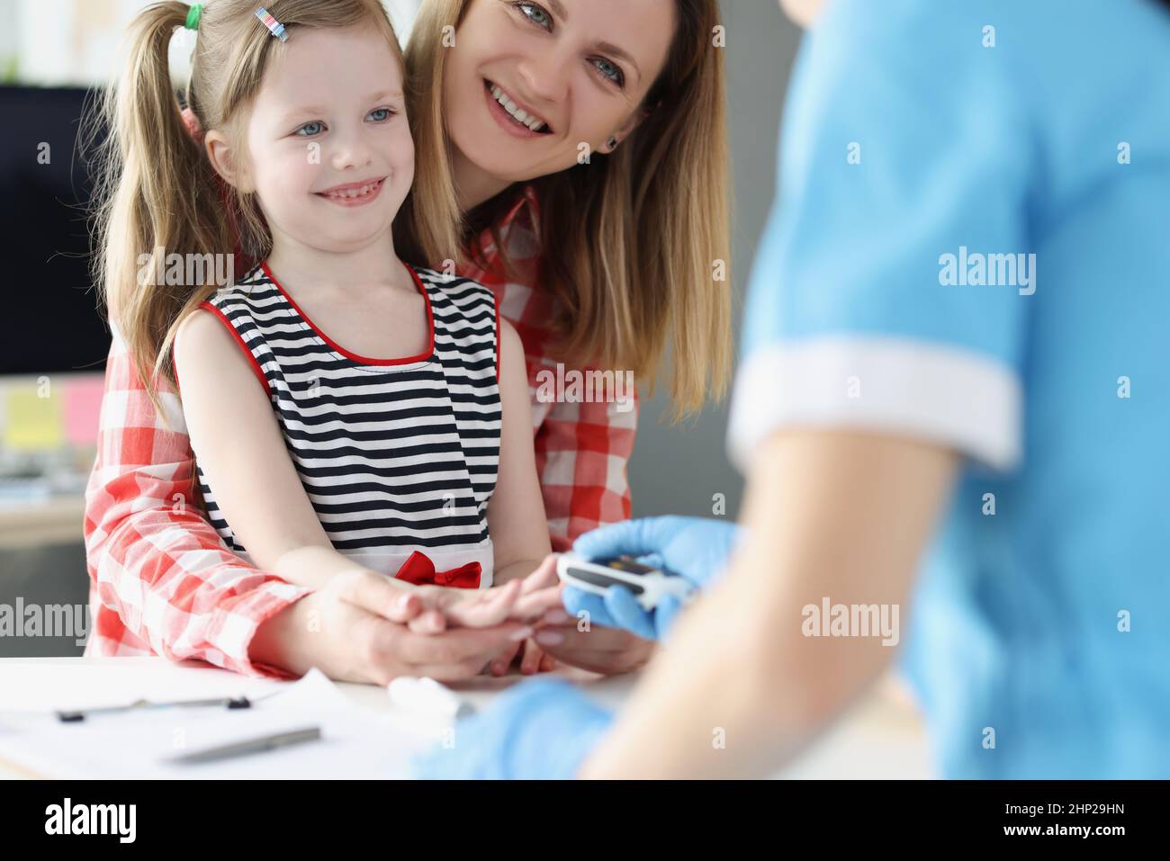 Nurse checking blood pressure child hi-res stock photography and images ...