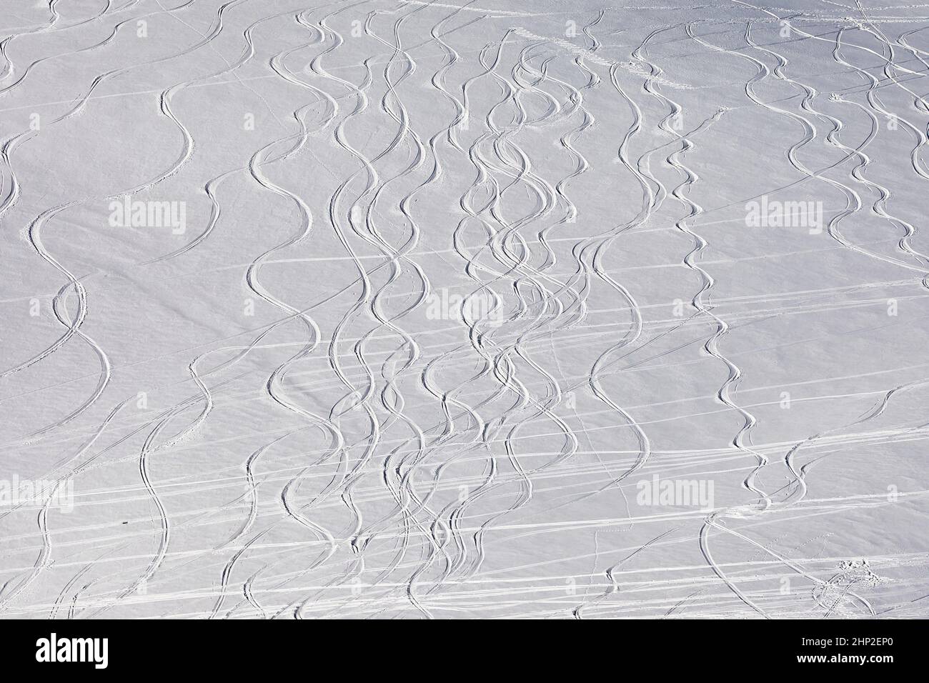 Snowboarder in steep slope hi-res stock photography and images - Alamy