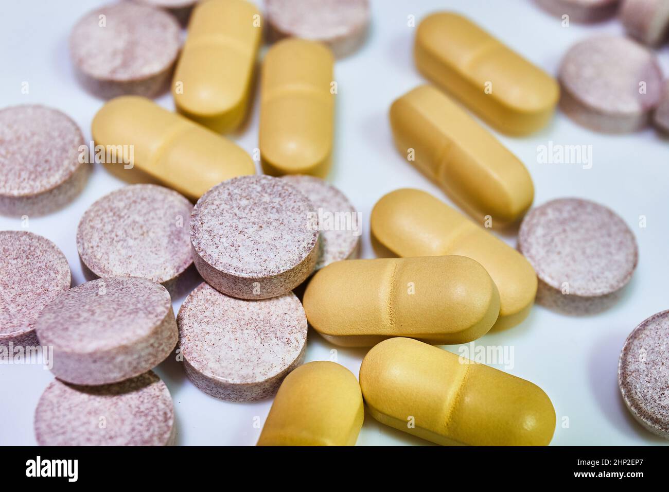 Medicine drug pills pile spinning hi-res stock photography and images ...