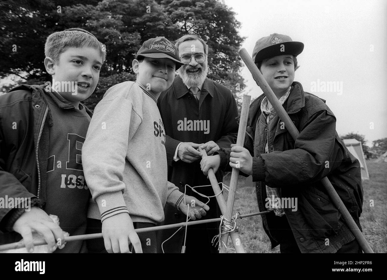 The Chief Rabbi Jonathan Sacks meeting Jewish cubs & scouts doing ...