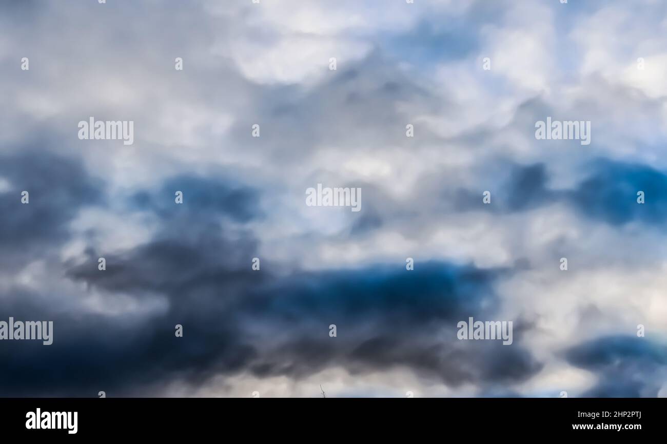 Stunning dark cloud formations in the sky right before a thunderstorm ...
