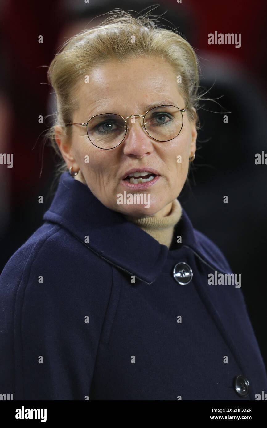 SARINA WIEGMAN, ENGLAND MANAGER, 2022 Stock Photo - Alamy