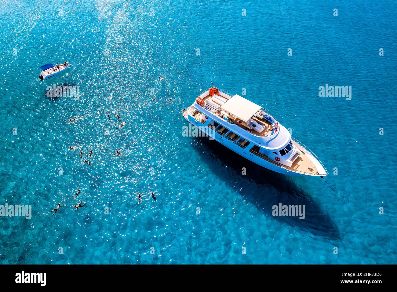 Cruise boats with tourists at sea, overhead shot Stock Photo - Alamy