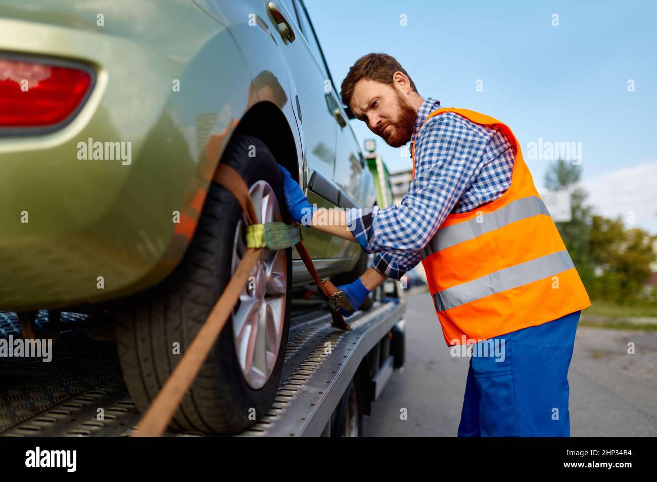 Tow truck operator loading hi-res stock photography and images - Alamy