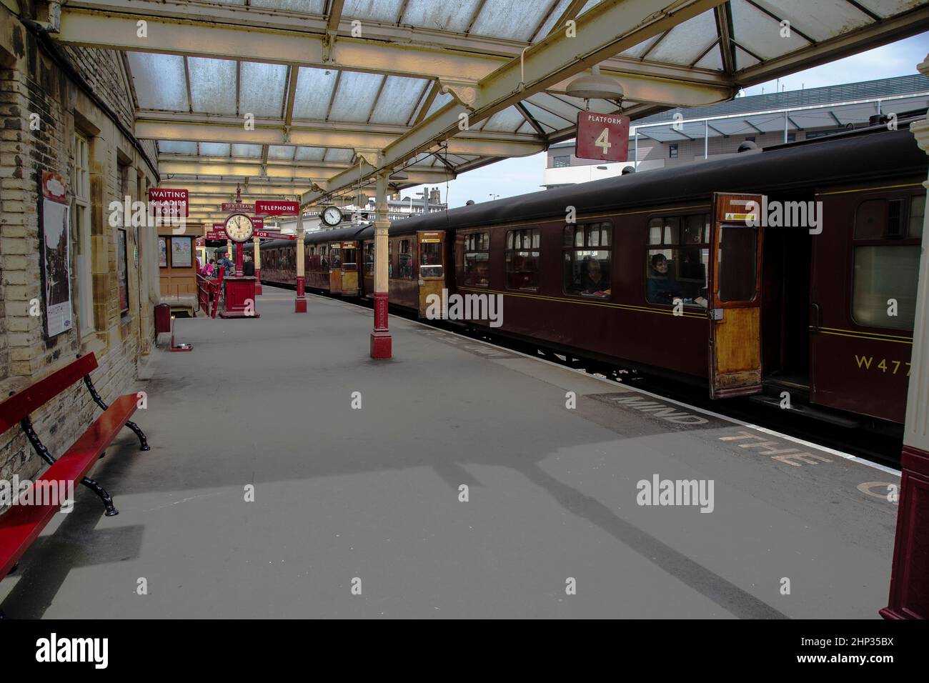 British railways non corridor coaches hi-res stock photography and ...