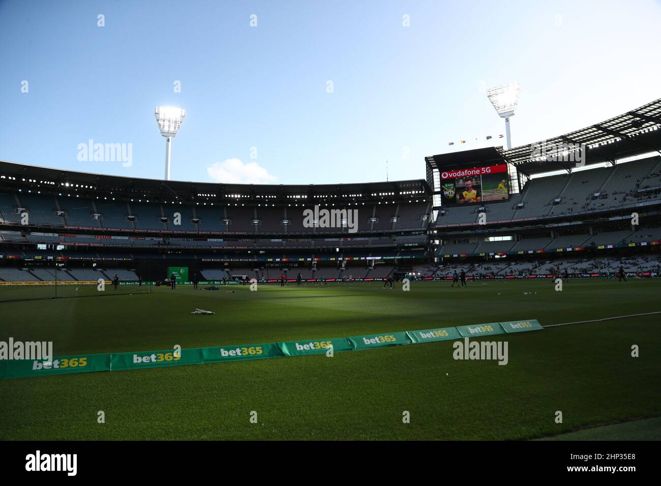 General view of the mcg in melbourne hi-res stock photography and ...