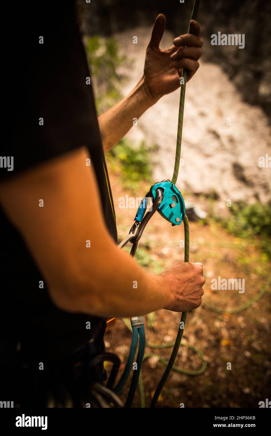 Rope descent system hi-res stock photography and images - Alamy