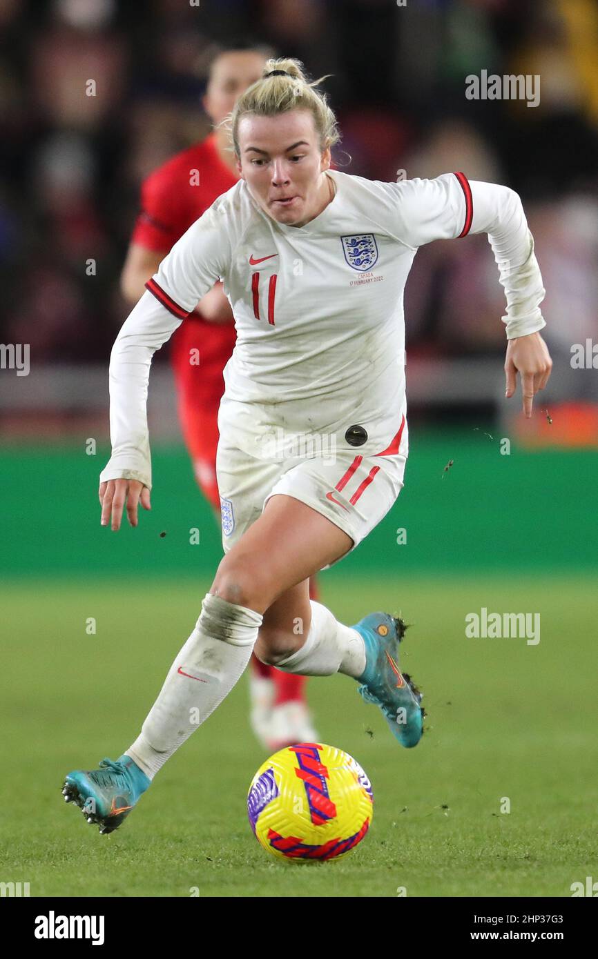 LAUREN HEMP, ENGLAND, 2022 Stock Photo - Alamy
