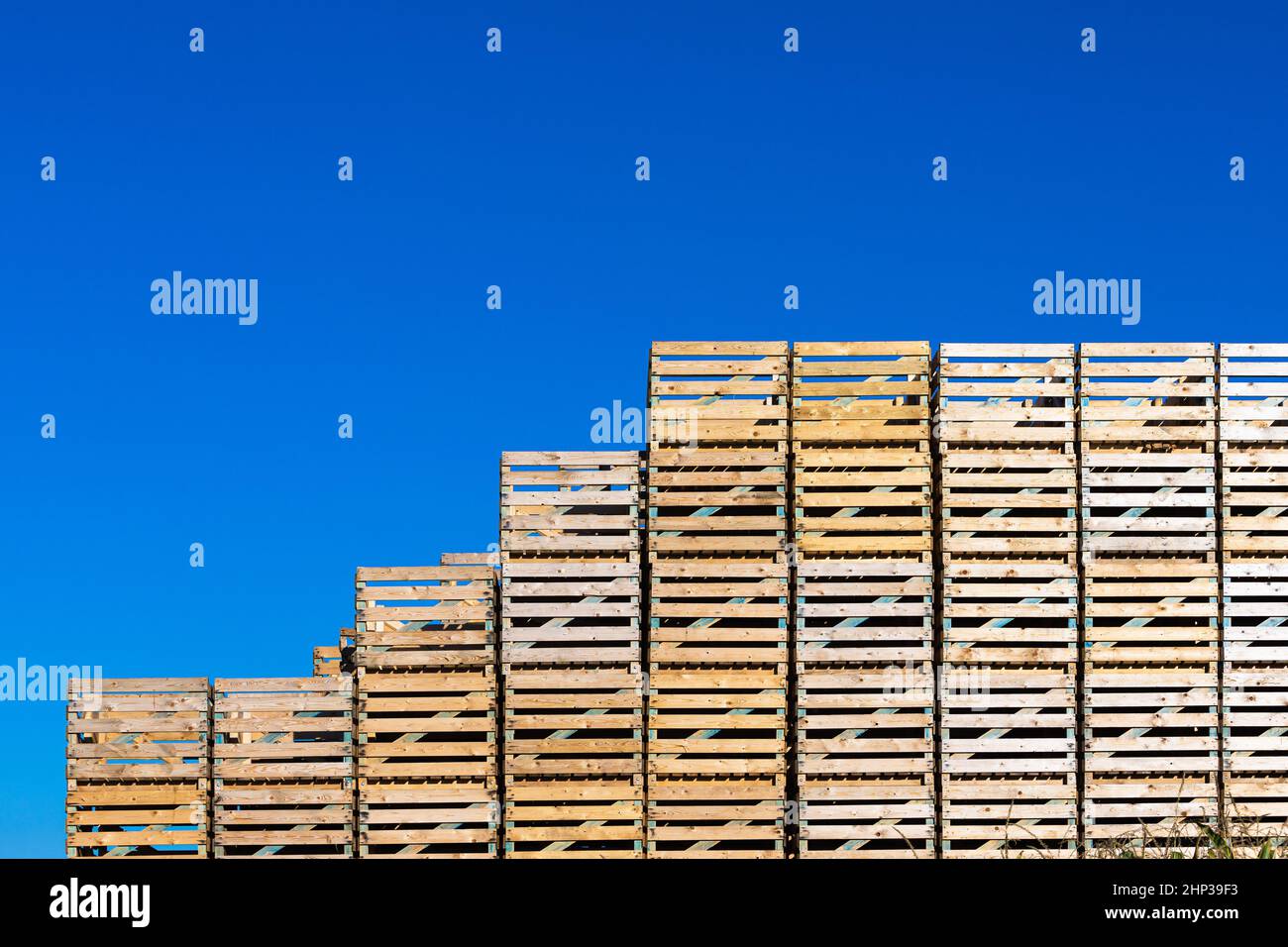 Empty pallets hi-res stock photography and images - Alamy