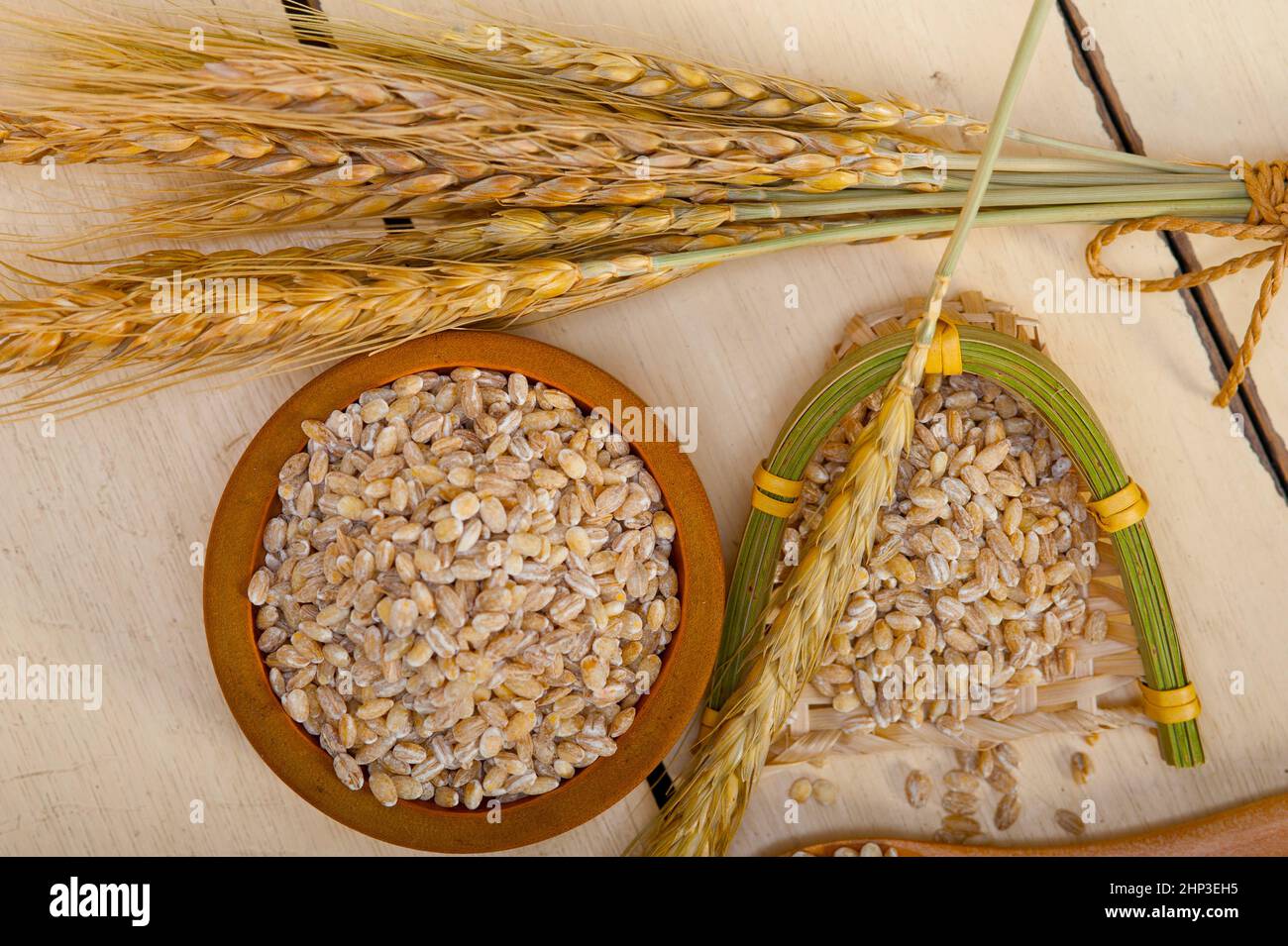 organic wheat grains over rustic wood table macro closeup Stock Photo ...