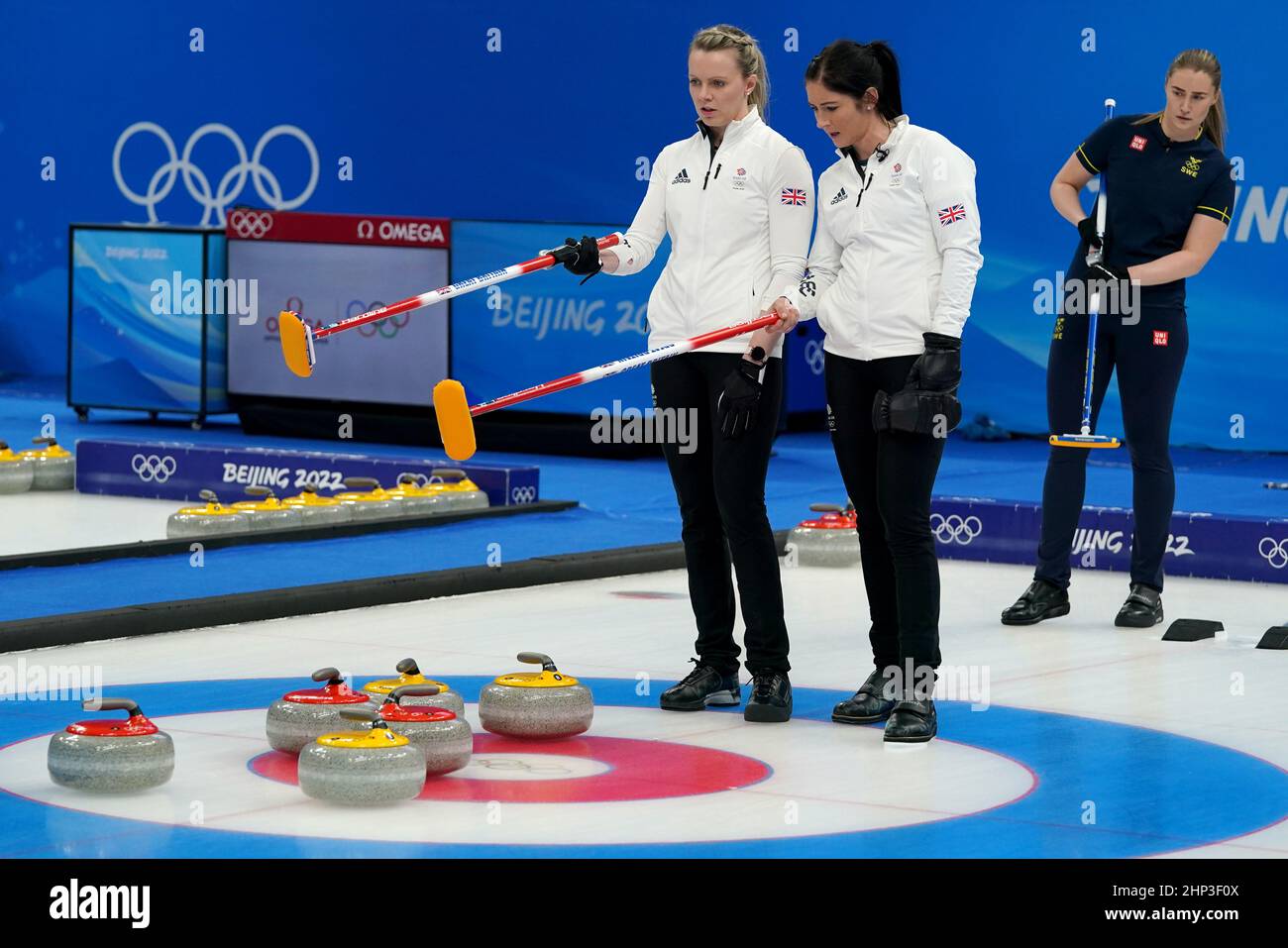 Great Britain's Vicky Wright (left) and Eve Muirhead by the head in the ...
