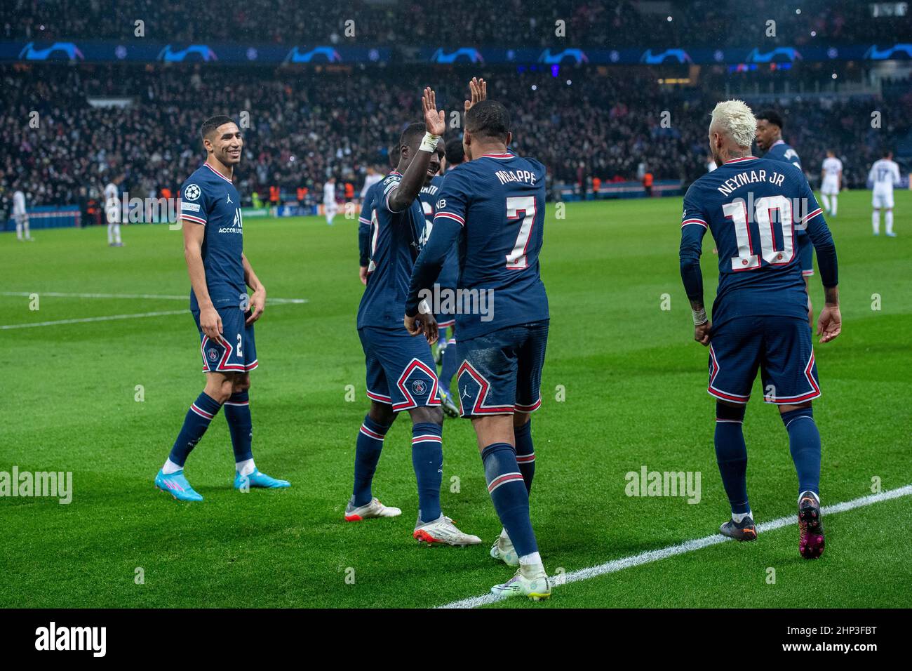 Neymar psg goal celebrates hi-res stock photography and images - Alamy