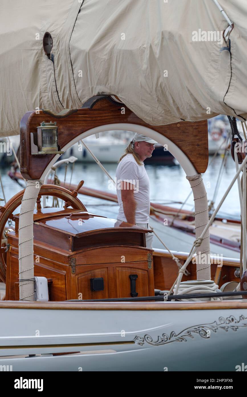 Yacht crew working hi-res stock photography and images - Alamy