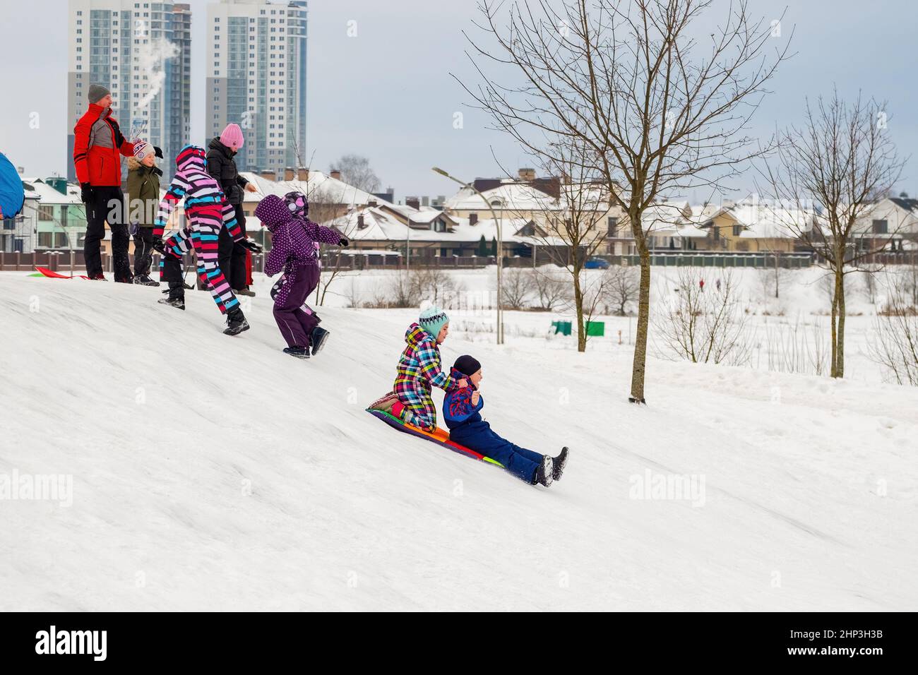 Children on slides hi-res stock photography and images - Alamy