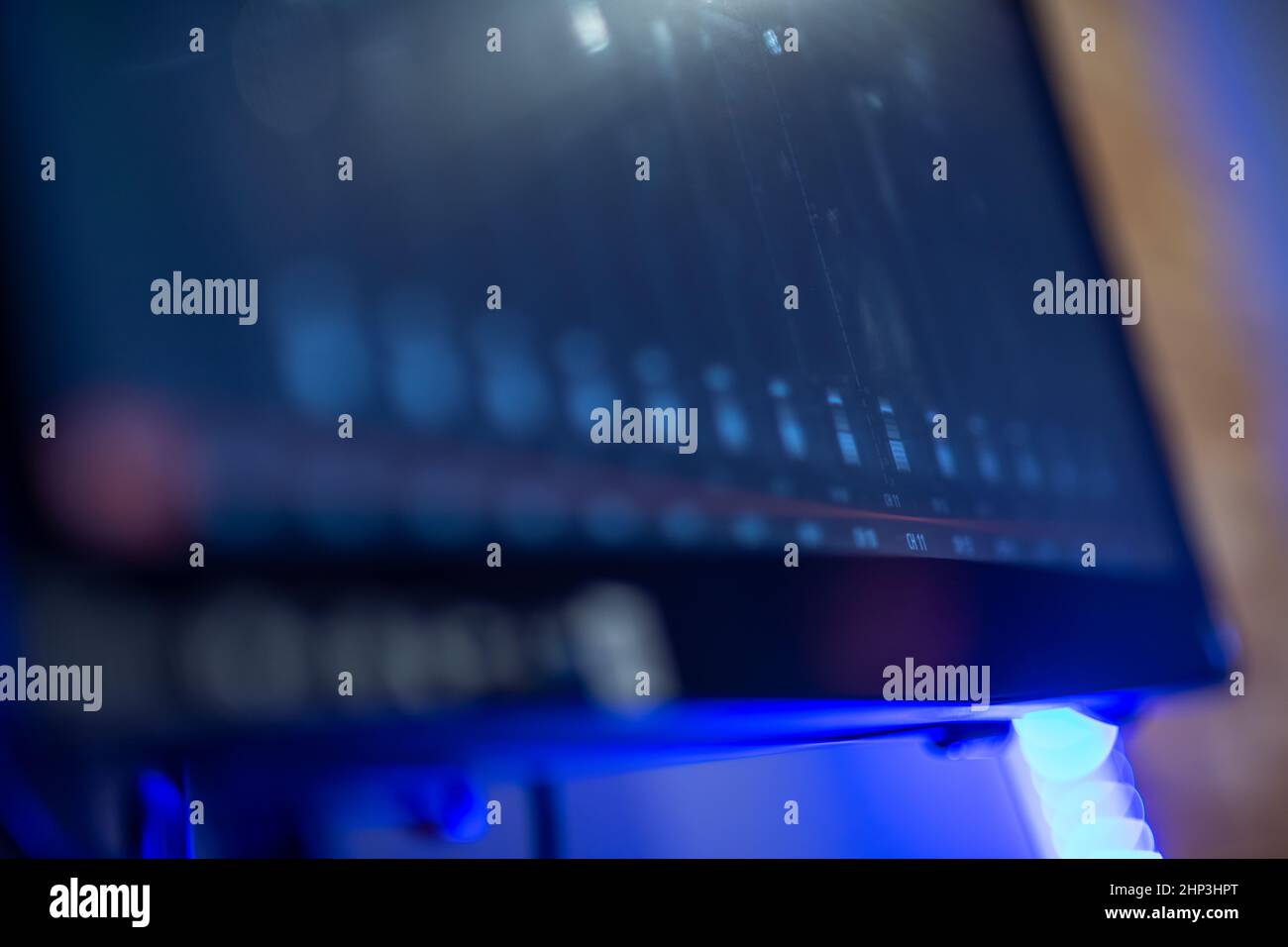 Studio audio recording hi-res stock photography and images - Alamy