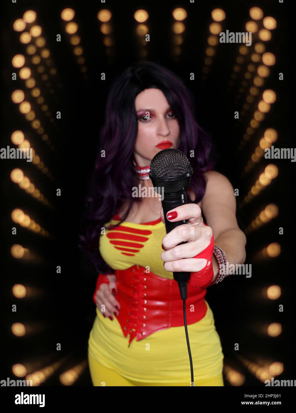 Female singer yellow light hi-res stock photography and images - Alamy