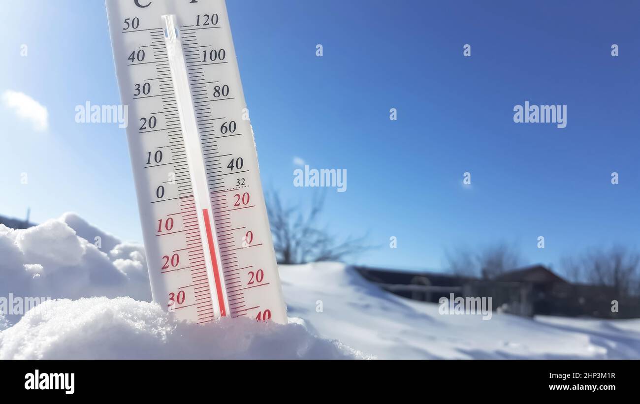 Thermometer in winter in the cold on snow and analyzes low negative air ...