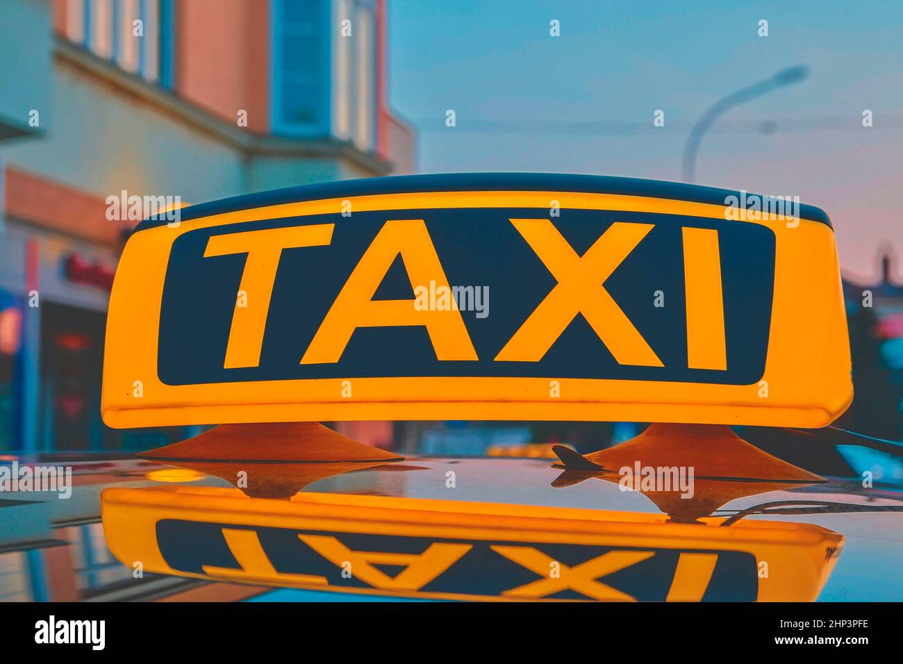 Lit taxi sign on roof of taxi car in the city Stock Photo - Alamy