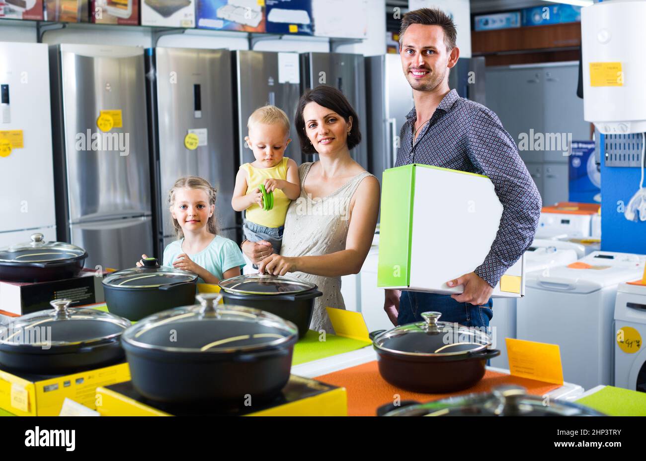 family shopping new cooking pan Stock Photo - Alamy