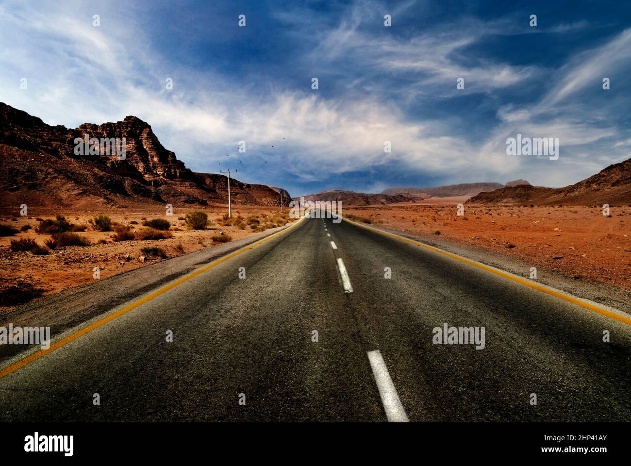 Middle east desert dramatic asia hi-res stock photography and images ...