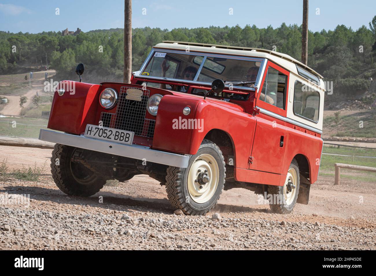 Old red land rover 4x4 hi-res stock photography and images - Alamy