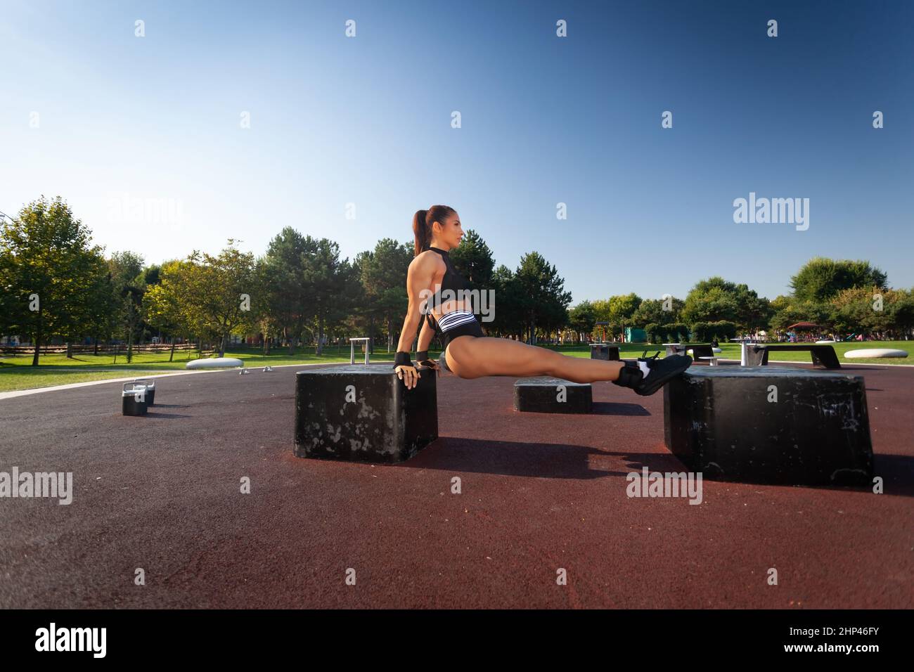 Tricep dips hi-res stock photography and images - Alamy
