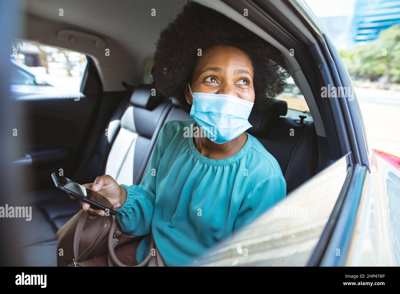 Person looking through car window hi-res stock photography and images ...