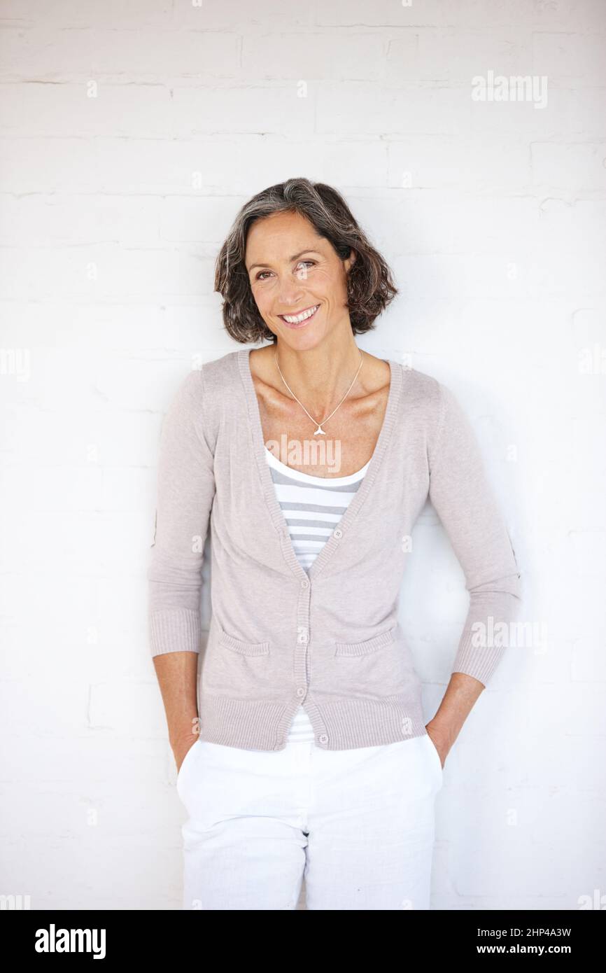 Woman standing confidently posing hi-res stock photography and images ...