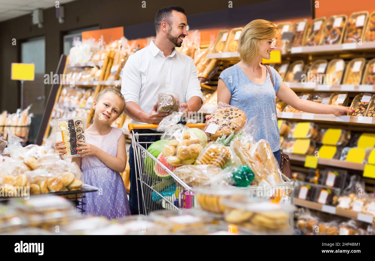 Portrait of family choosing bread and sweets in bakery section Stock ...