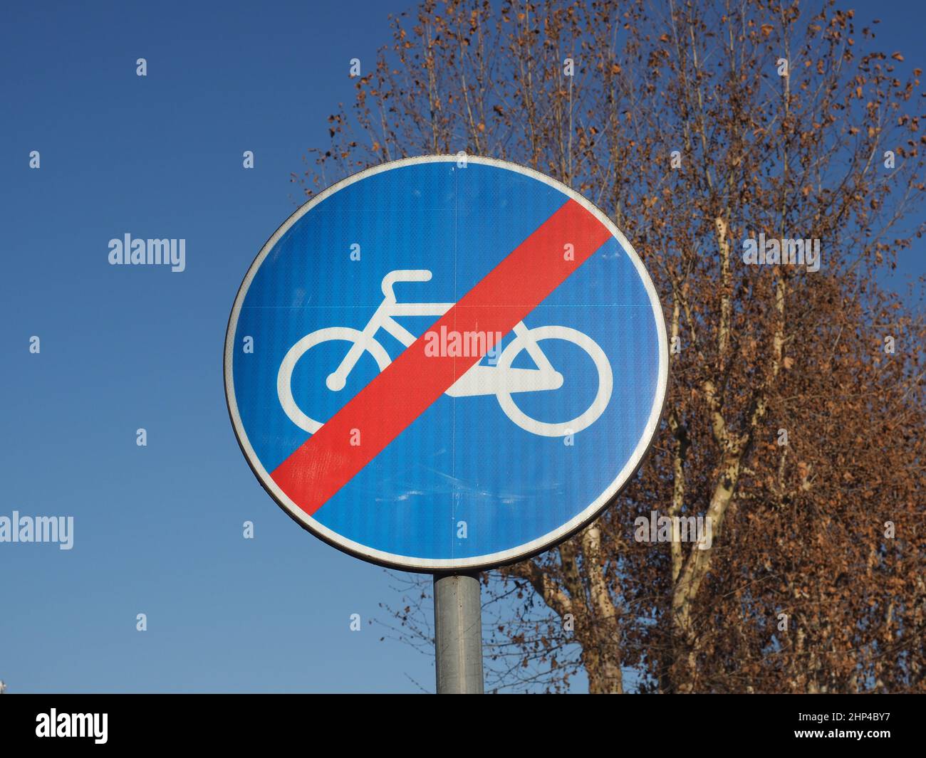 End of Bike lane (aka cycle lane) traffic sign Stock Photo - Alamy