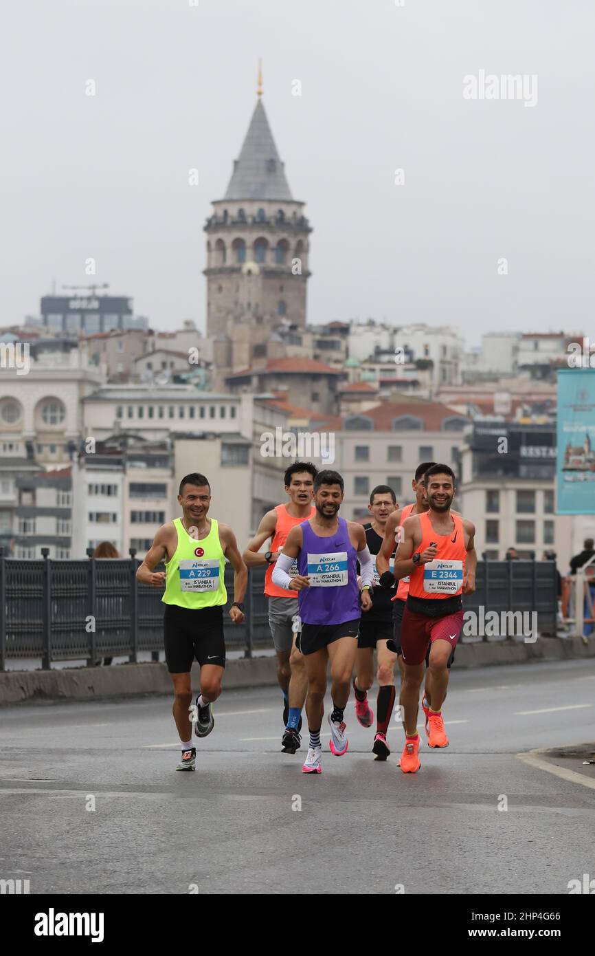 ISTANBUL, TURKEY - NOVEMBER 07, 2021: Athletes running in 43. Istanbul ...