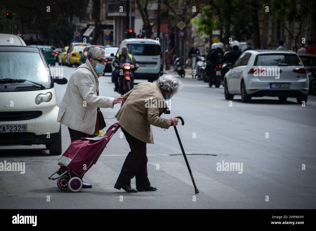 Help elderly cross street hi-res stock photography and images - Alamy