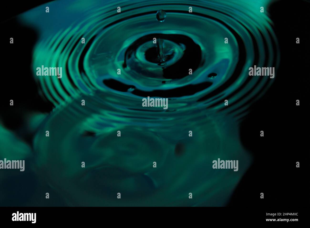 A drop of water falling on the surface. A drop of water level ripple to ...