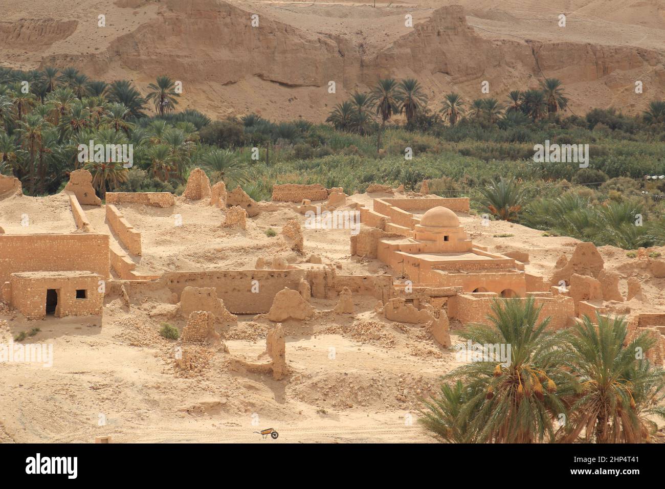 Tamerza, Tunisia. 25th Oct, 2021. View of the mountain oasis of Tamerza ...