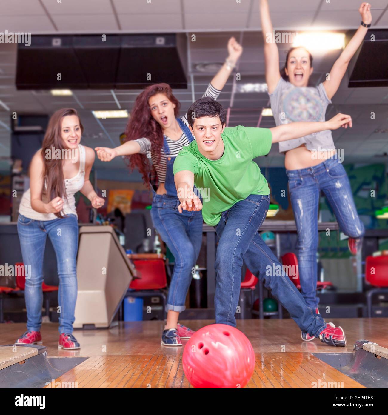 Female bowler bowling to male hi-res stock photography and images - Alamy