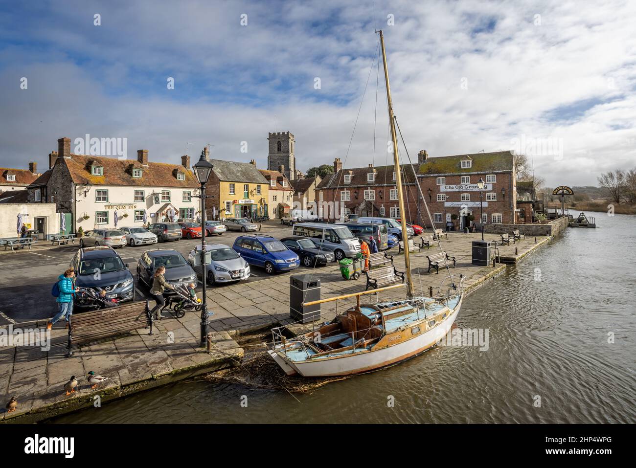 View of the Old Granary Pub & retsaurant at the Quay in Wareham, Dorset ...