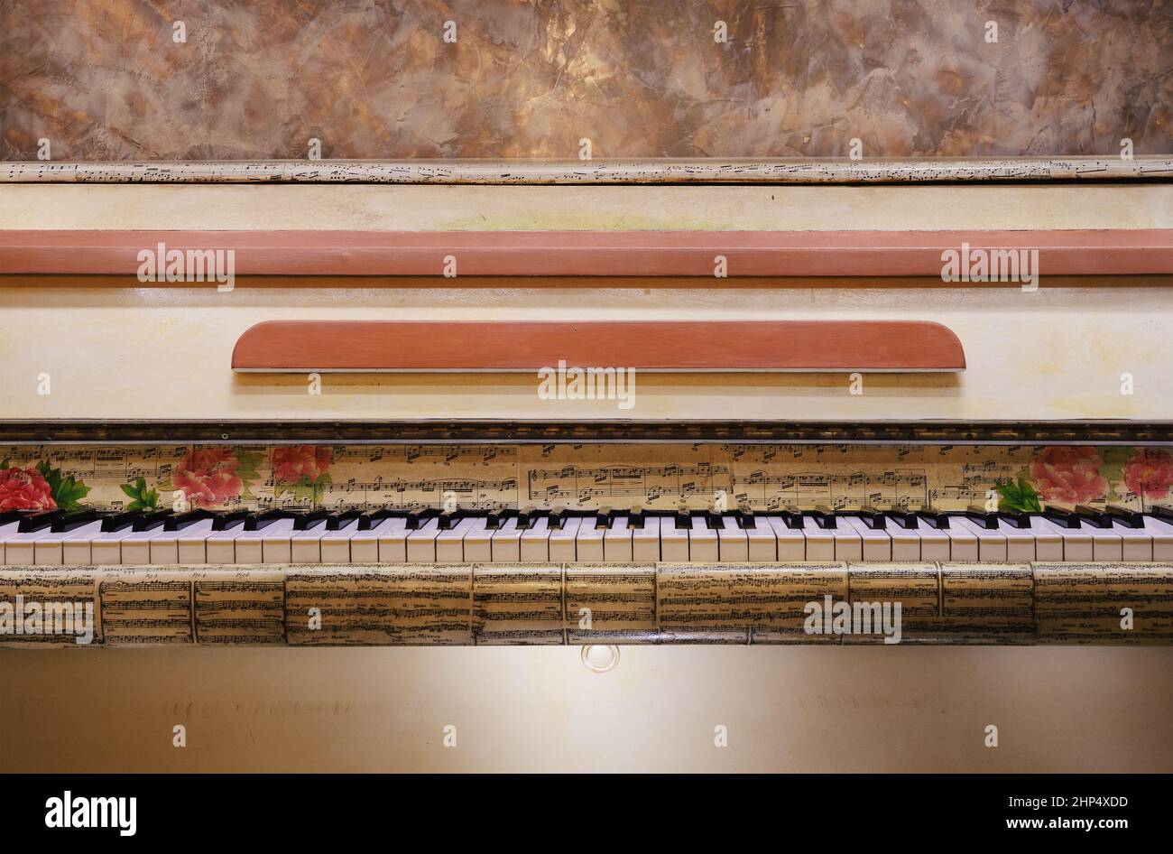 Old fashioned upright piano hi-res stock photography and images - Alamy