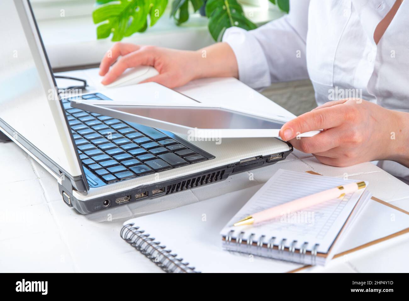 Girl works computer close hi-res stock photography and images - Alamy