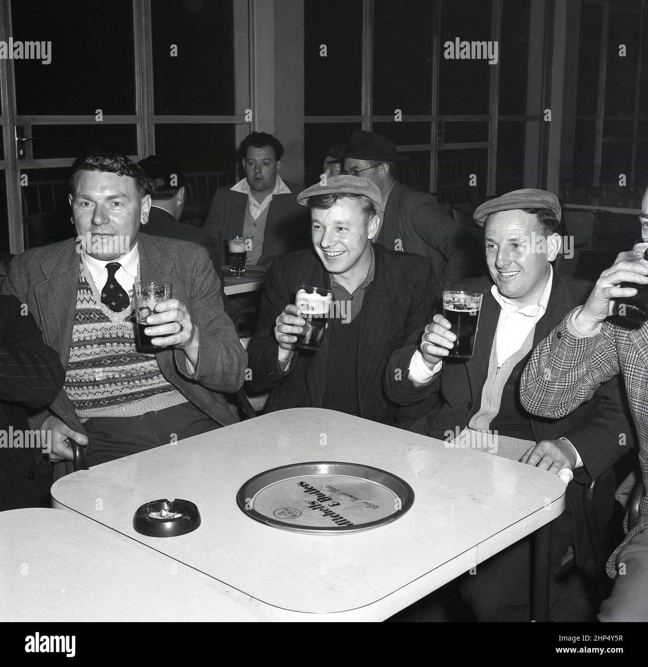 1950s beer drinkers hi-res stock photography and images - Alamy