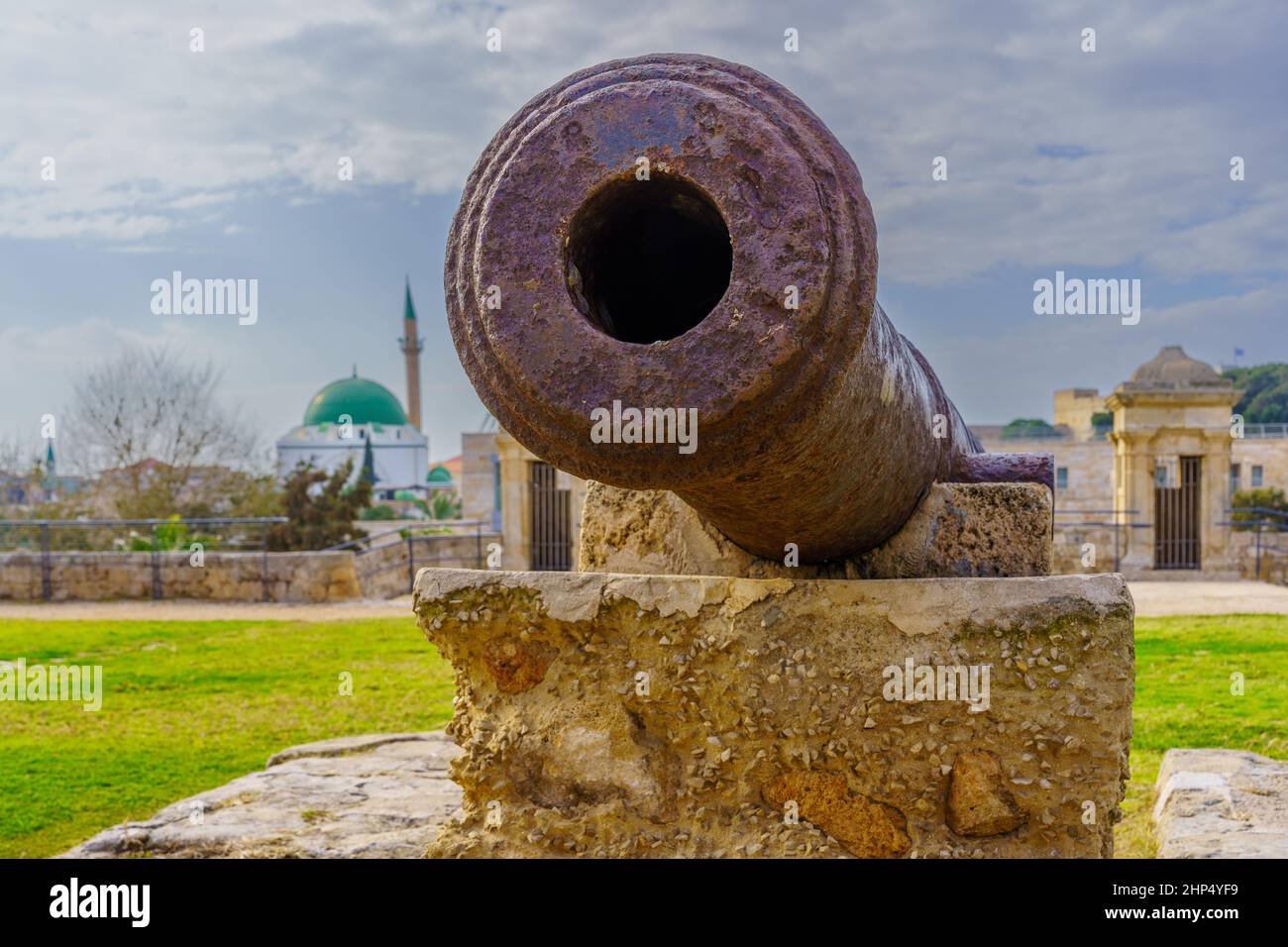 Medieval military monuments hi-res stock photography and images - Alamy