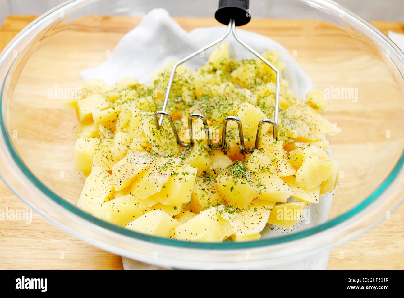 Mashing potatoe hi-res stock photography and images - Alamy