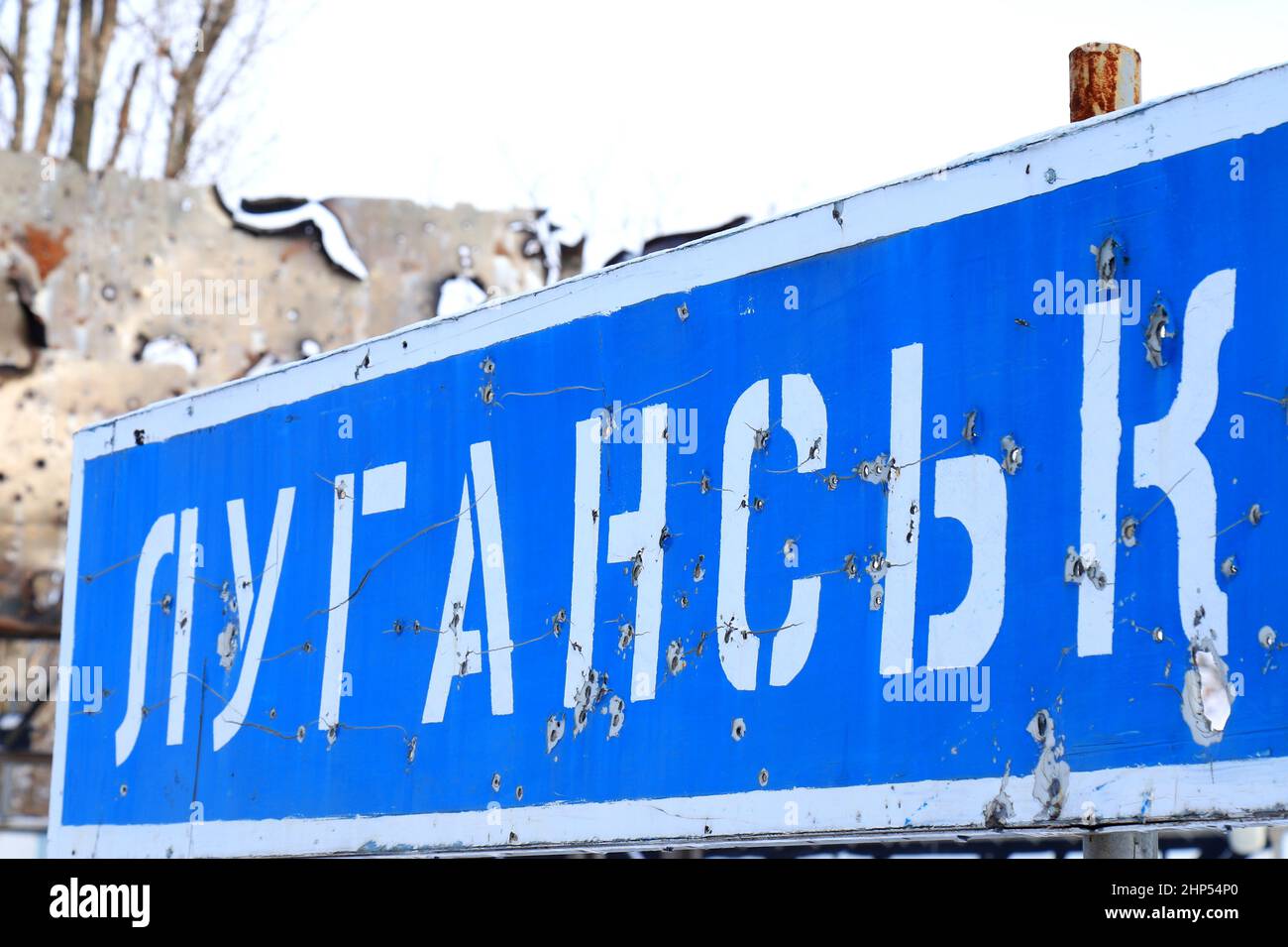 Ukraine Russia war, Road sign in Ukrainian - Lugansk, pierced by ...