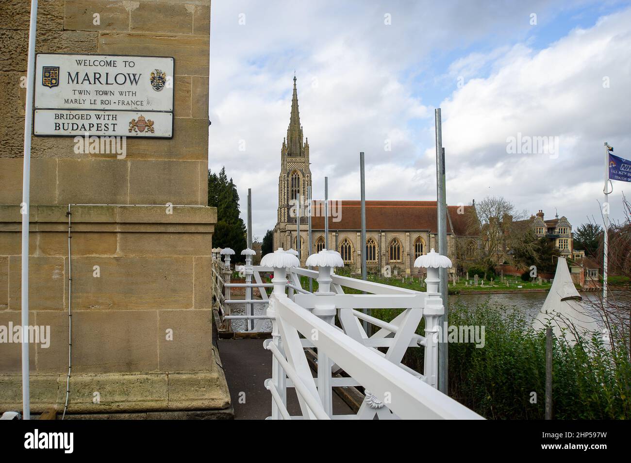 Marlow, Buckinghamshire, UK. 17th February, 2022. Pedestrian access on ...