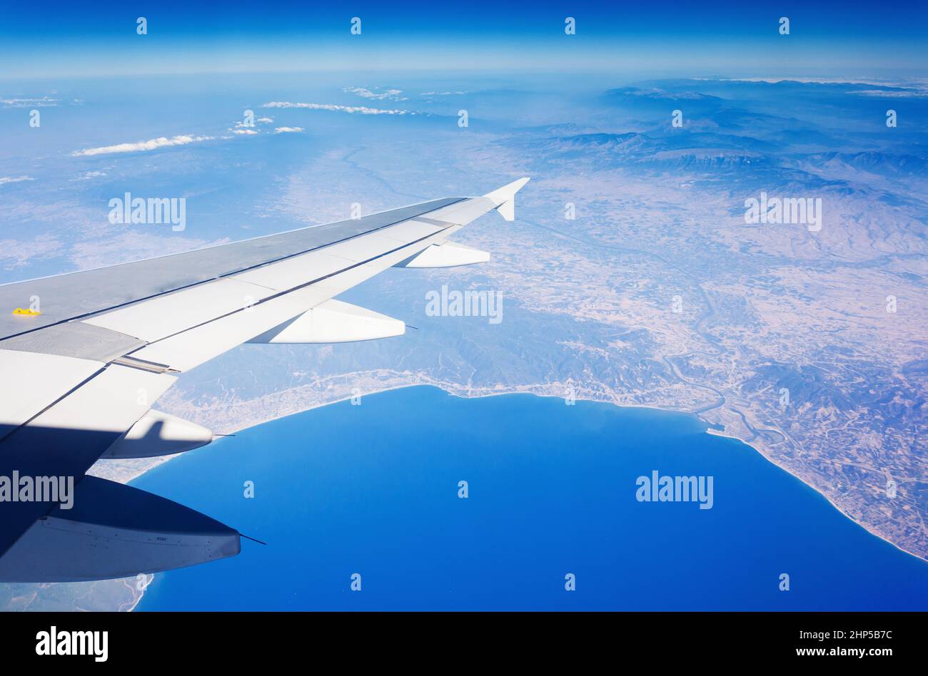 Airplane wing in sky hi-res stock photography and images - Alamy