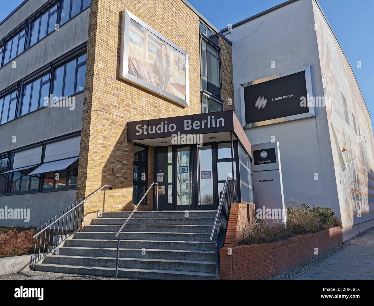 Die Studio Berlin-Adlershof GmbH ist eine Atelierbetriebs- und ...