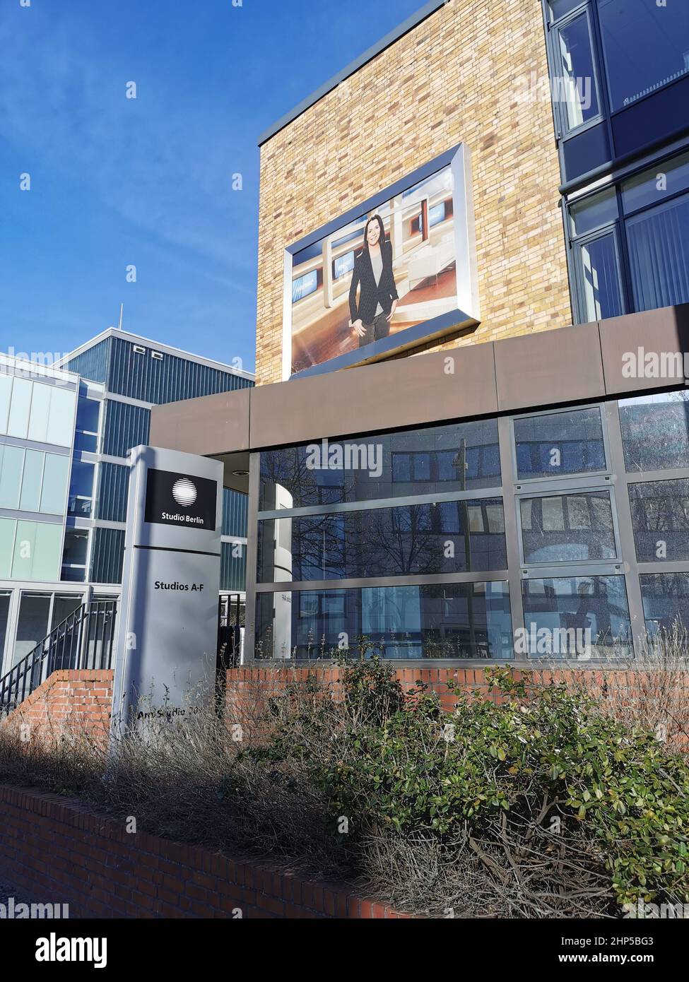 Die Studio Berlin-Adlershof GmbH ist eine Atelierbetriebs- und ...