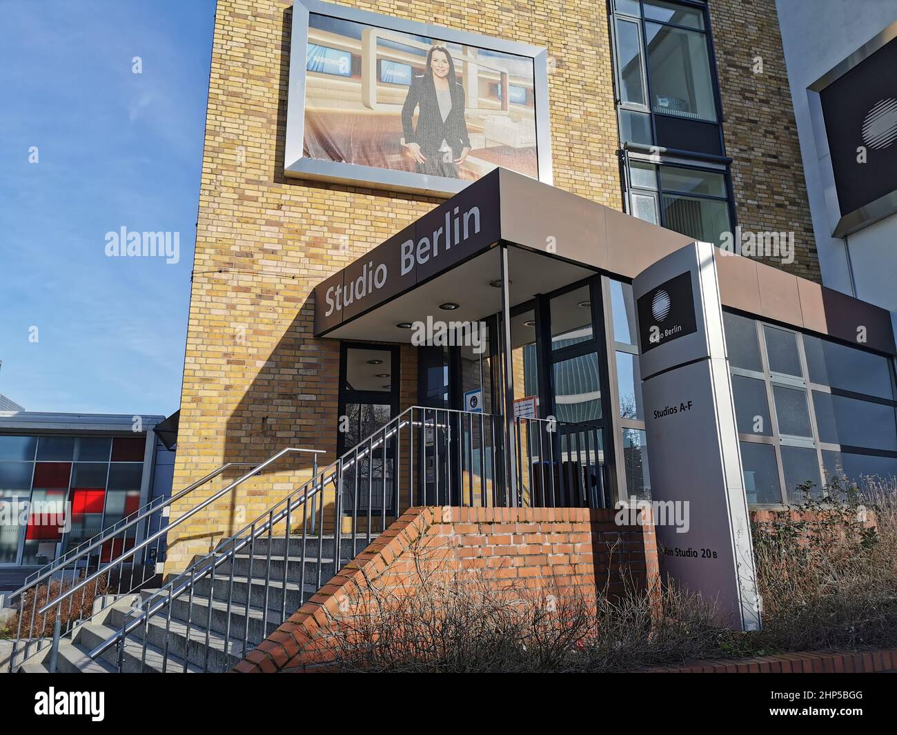 Die Studio Berlin-Adlershof GmbH ist eine Atelierbetriebs- und ...