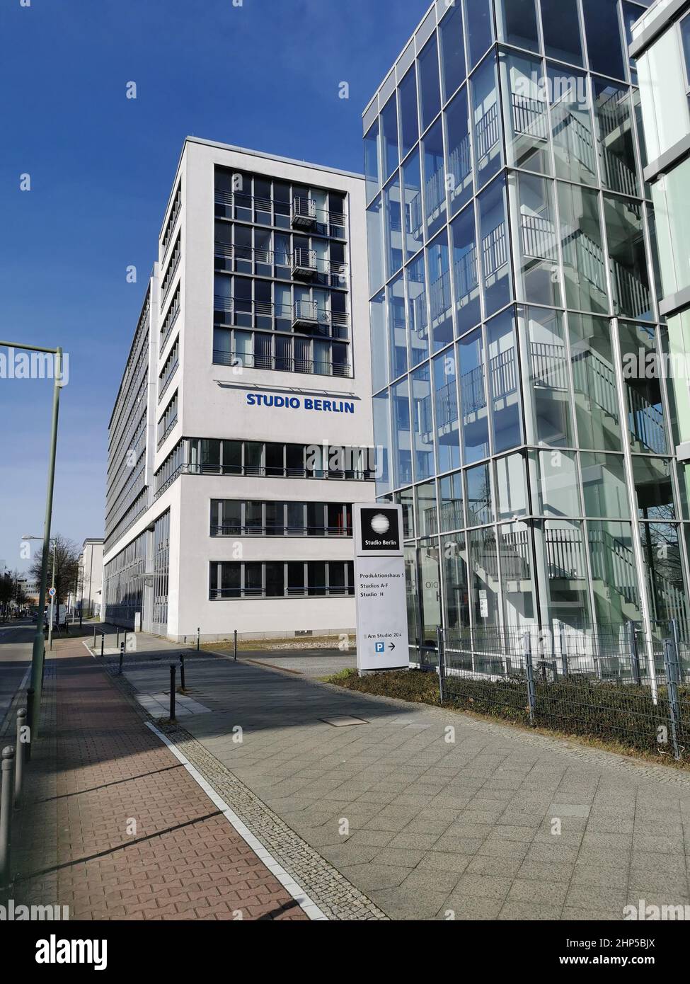 Die Studio Berlin-Adlershof GmbH ist eine Atelierbetriebs- und ...